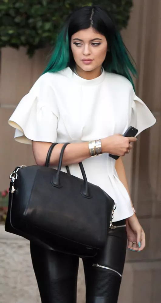 Kylie Jenner meninggalkan saudara perempuannya Kourtney Kardashians baby shower di Montage Hotel di Beverly Hills, CA