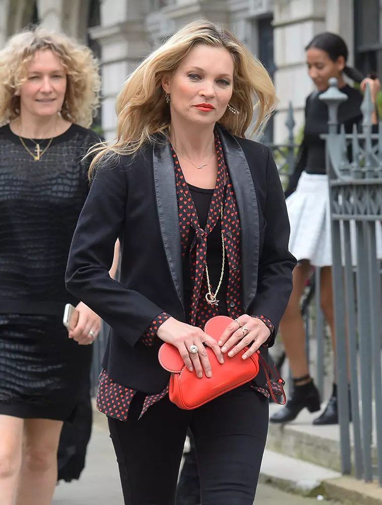 Kate-Moss-Disney-x-Coach-Mickey-Kisslock-Tasche