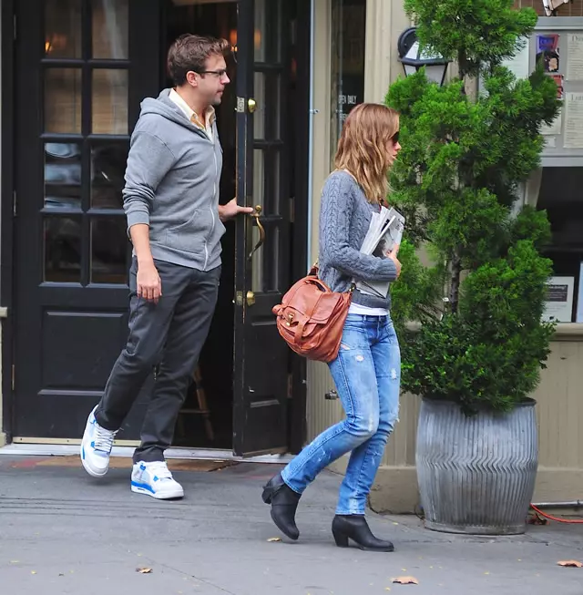 Olivia Wilde se sprehaja po NYC in nosi Proenzo Schouler 9167_2