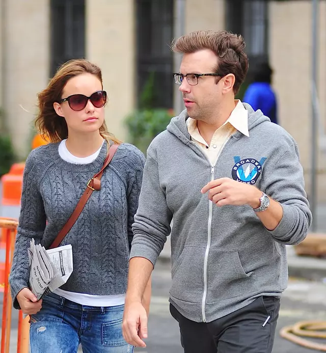 Olivia Wilde se sprehaja po NYC in nosi Proenzo Schouler 9167_3