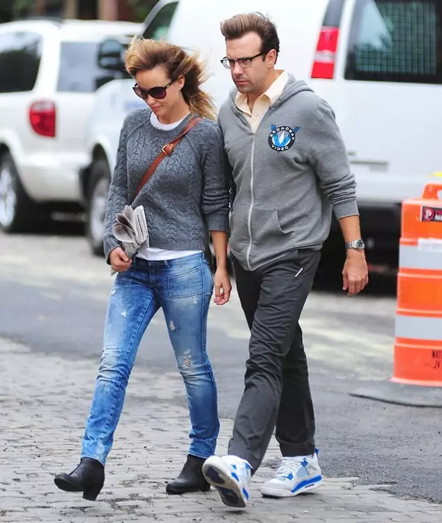 Téann Olivia Wilde ar shiúlóid trí NYC agus iompraíonn sí Proenza Schouler 9167_5