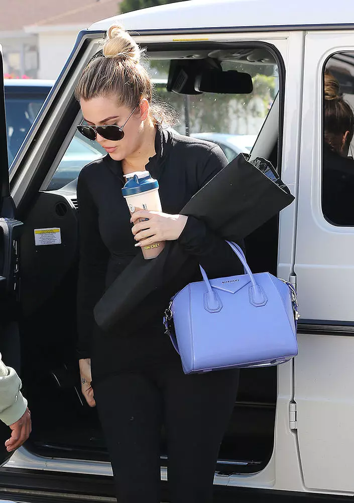 Khloe-Kardashian-Givenchy-Mala-Antigona-torba