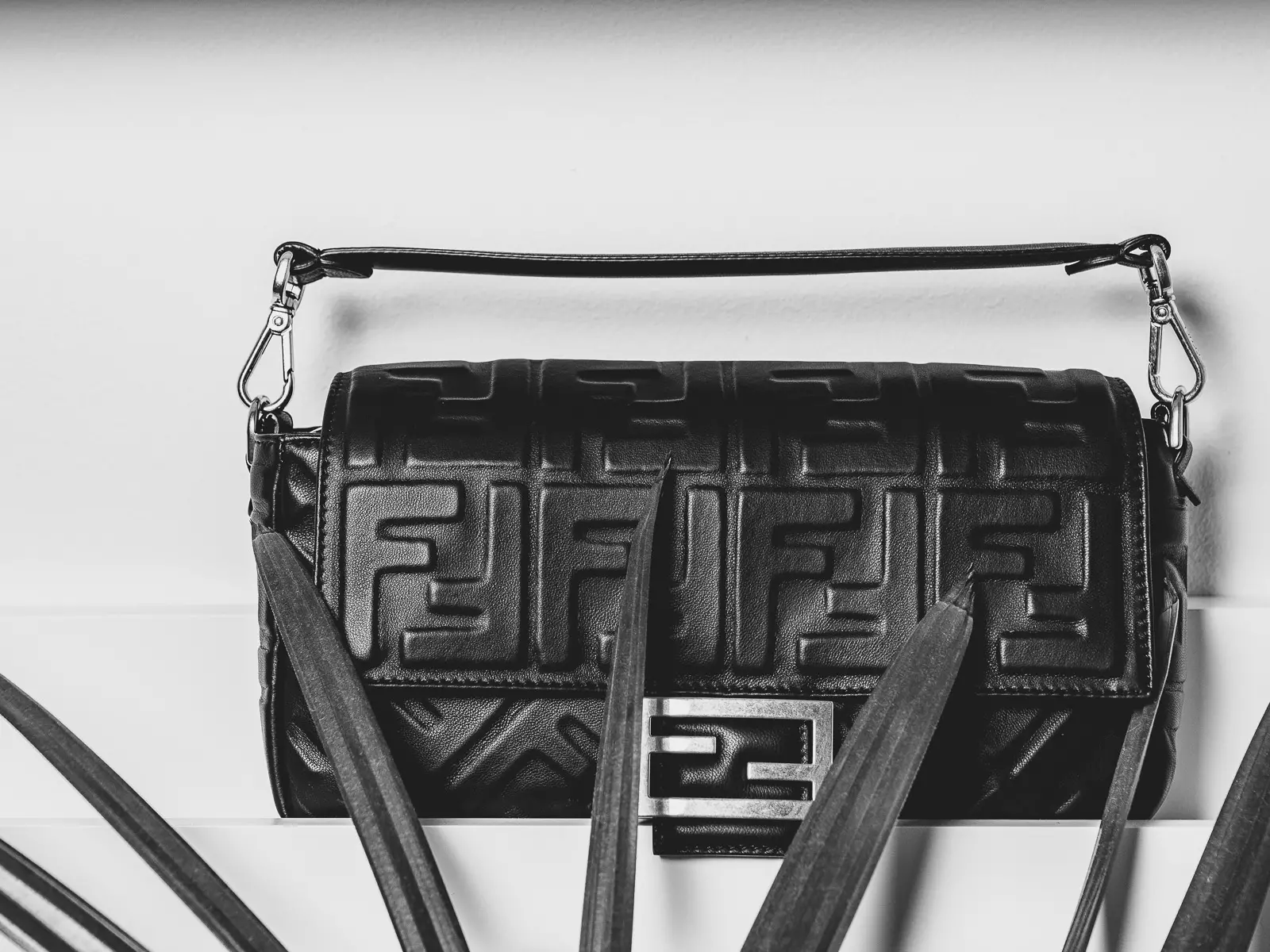 Fendi ජාතික අත්බෑග් දිනයේ Fendi Baguette සමරනු ලැබීය 972_1