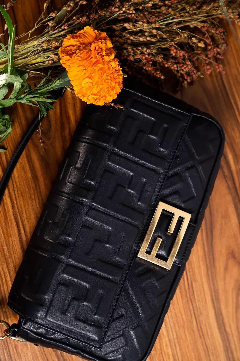 Fendi ṣe ayẹyẹ Fendi Baguette ni Ọjọ Apamowo Orilẹ-ede 972_5