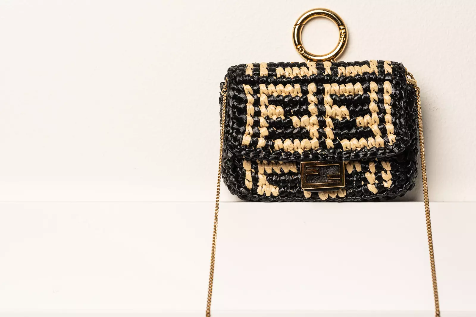 Fendi ṣe ayẹyẹ Fendi Baguette ni Ọjọ Apamowo Orilẹ-ede 972_9