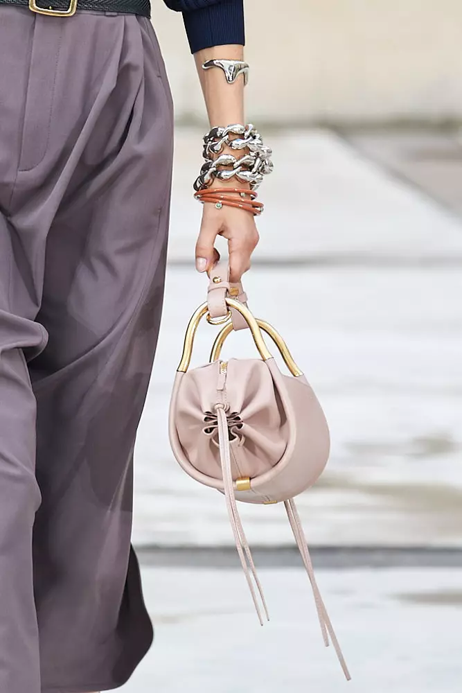 Para a primavera de 2021, Chloé destaca suas mais novas bolsas 987_2